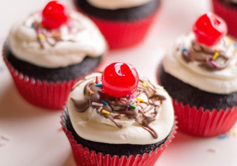 Hot Fudge Sundae Cupcakes Recipe • Bake Me Some Sugar