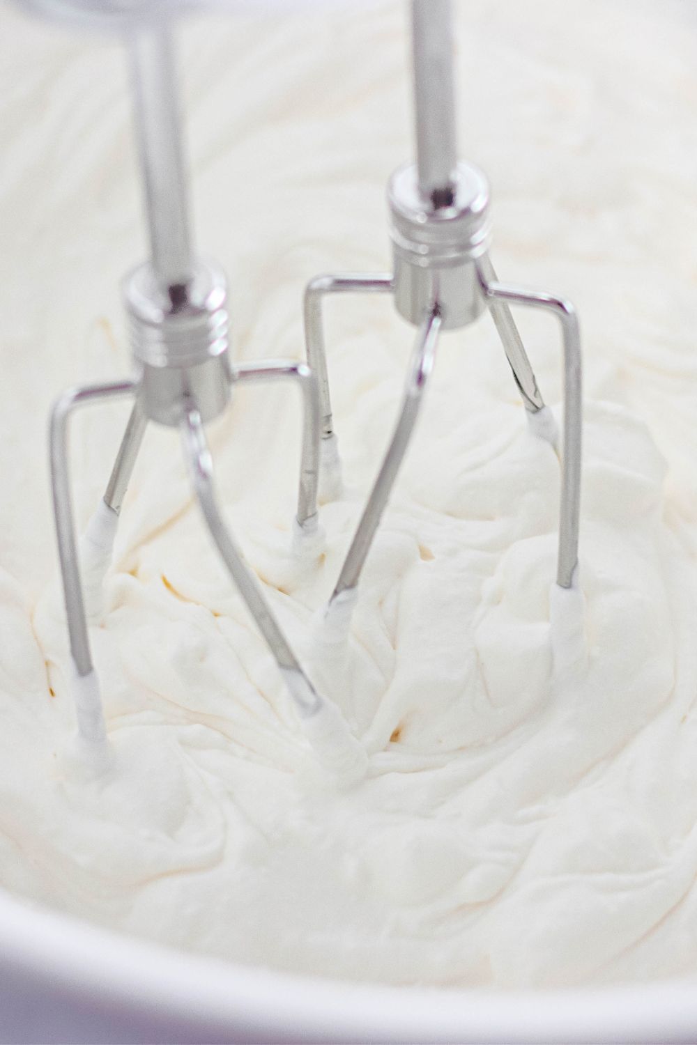 How to Make Stabilized Whipped Cream Frosting • Bake Me Some Sugar